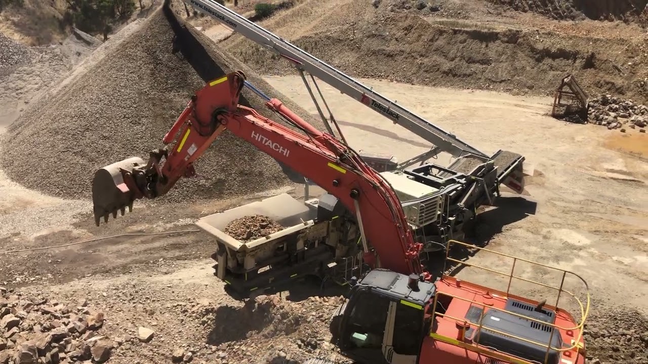 Mobile crushing Metso 1213S - YouTube