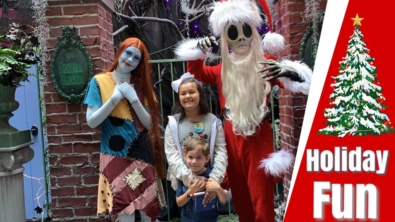 Holiday Fun At Disneyland 2019 - YouTube