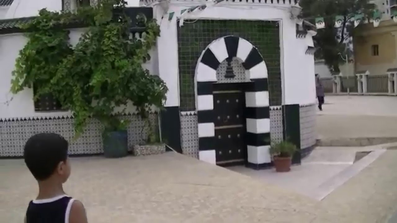 Le mausolée de Sidi Brahim avec (Hamoudi ).The mausoleum of Sidi Brahim ...