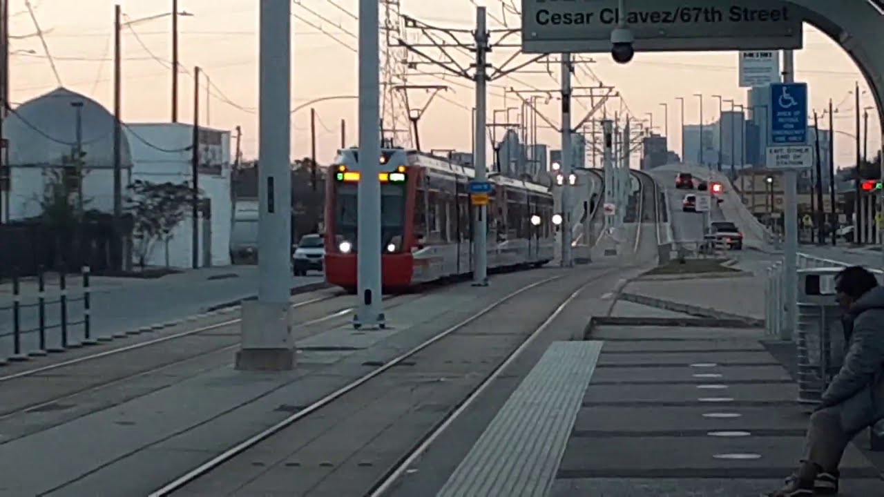 Houston MetroRail Green Line Passing Cesar Chavez/67th Street - YouTube