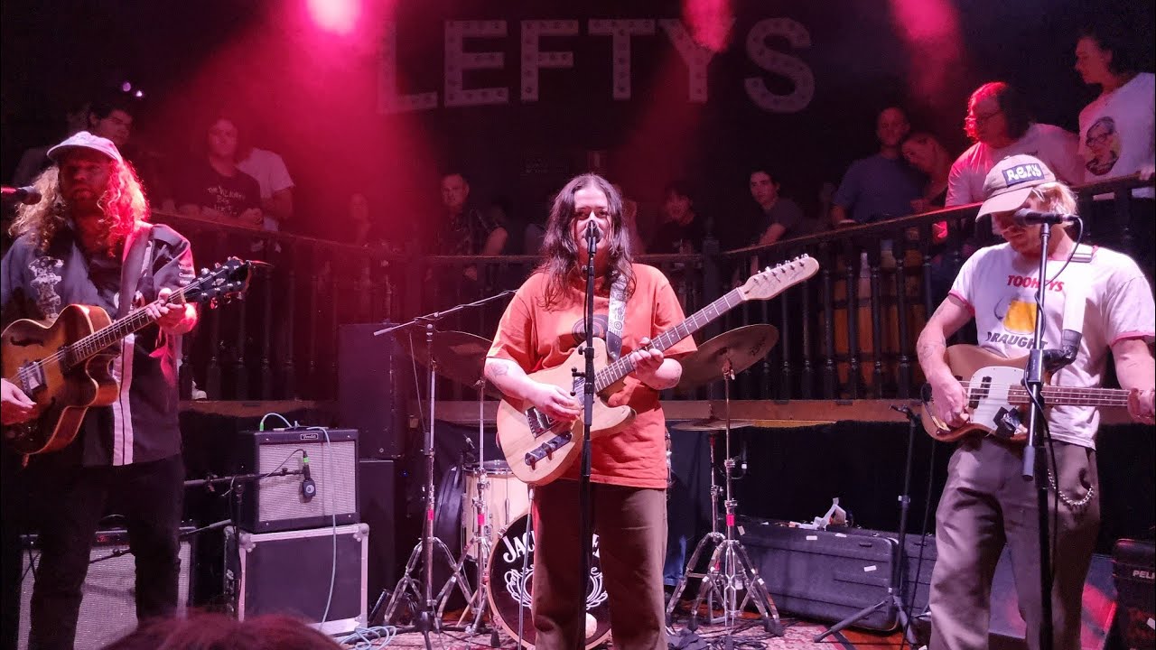 RUBY FIELDS - I WANT (Live) - YouTube