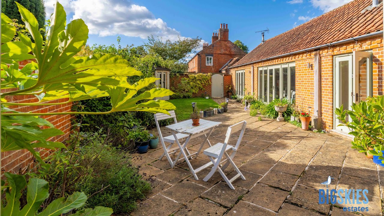 4 Bellevue Farm Barns Briningham - YouTube