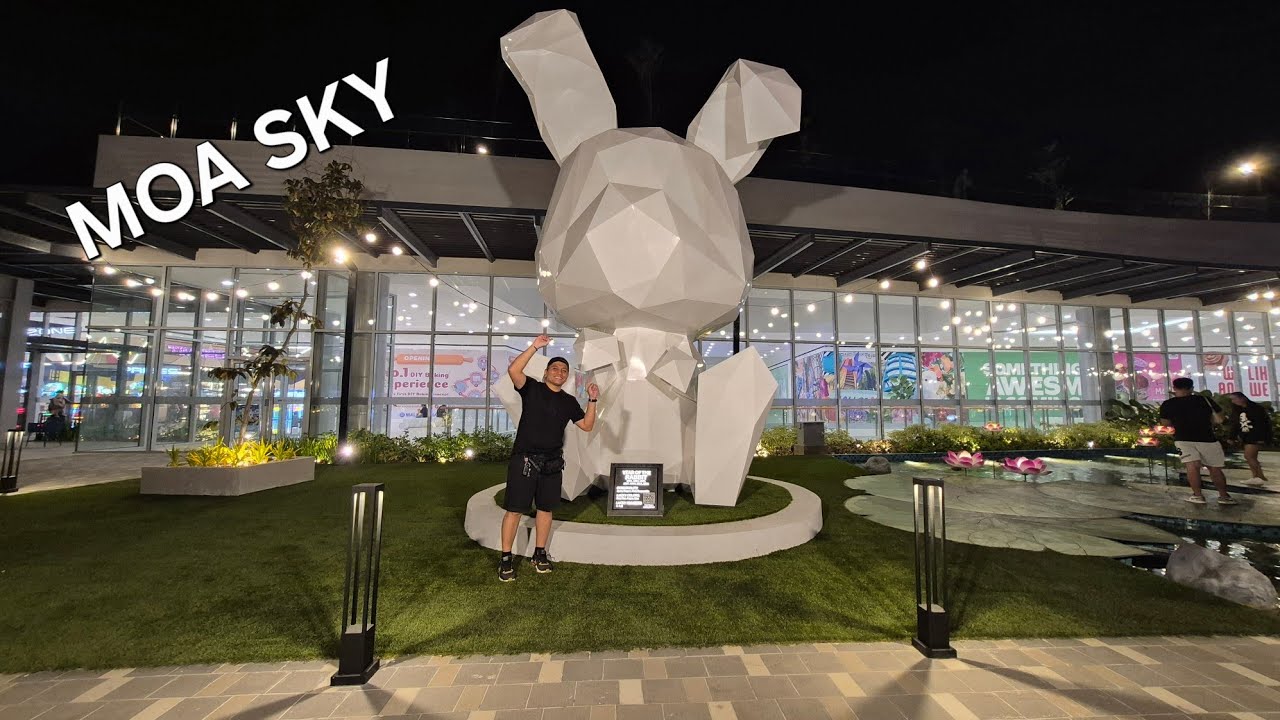 FINDING THE RABBIT | MOA Sky - Eating Birria & Burrito - YouTube
