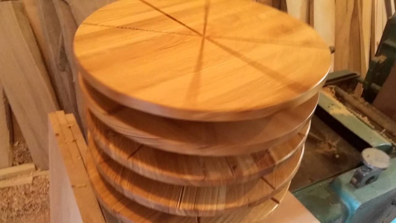 Rotating serving wooden pizza plate- Drvenac - YouTube