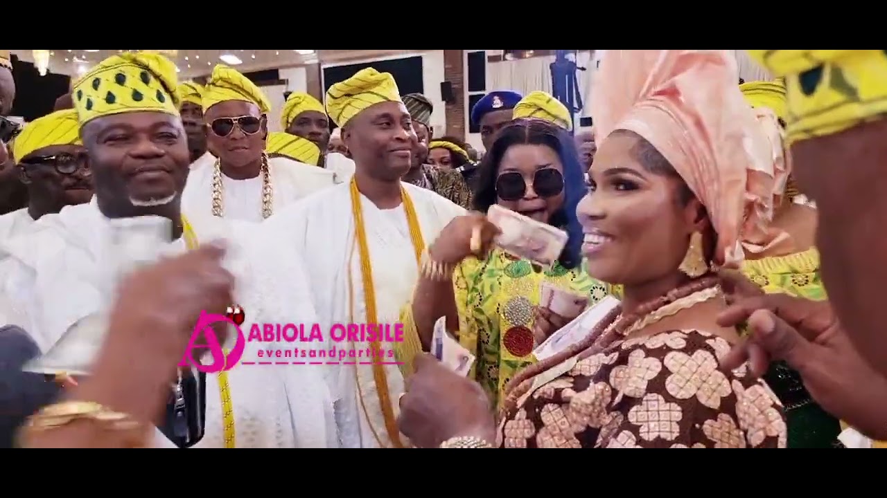 How Oba Osolo of Isolo Make Money Rain on Olori Kafilat Adeteju for Her ...