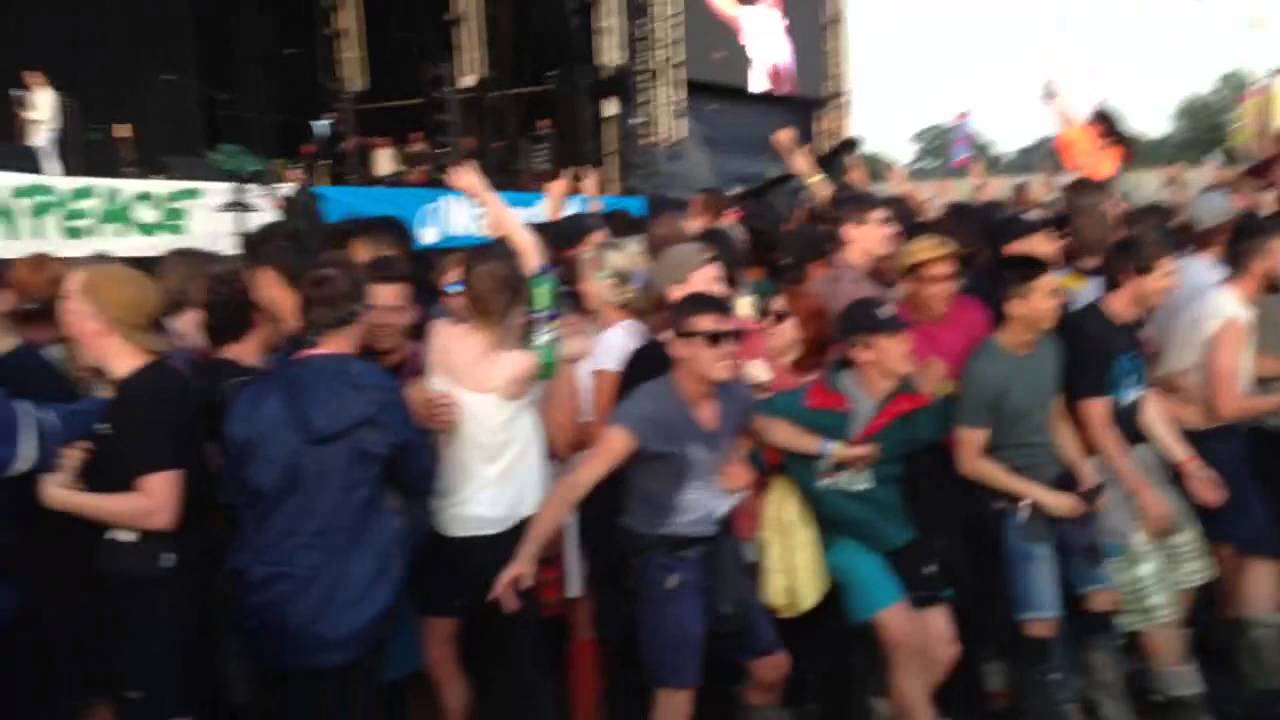 Jamie T - Zombie Glastonbury 2015 mosh pit - YouTube