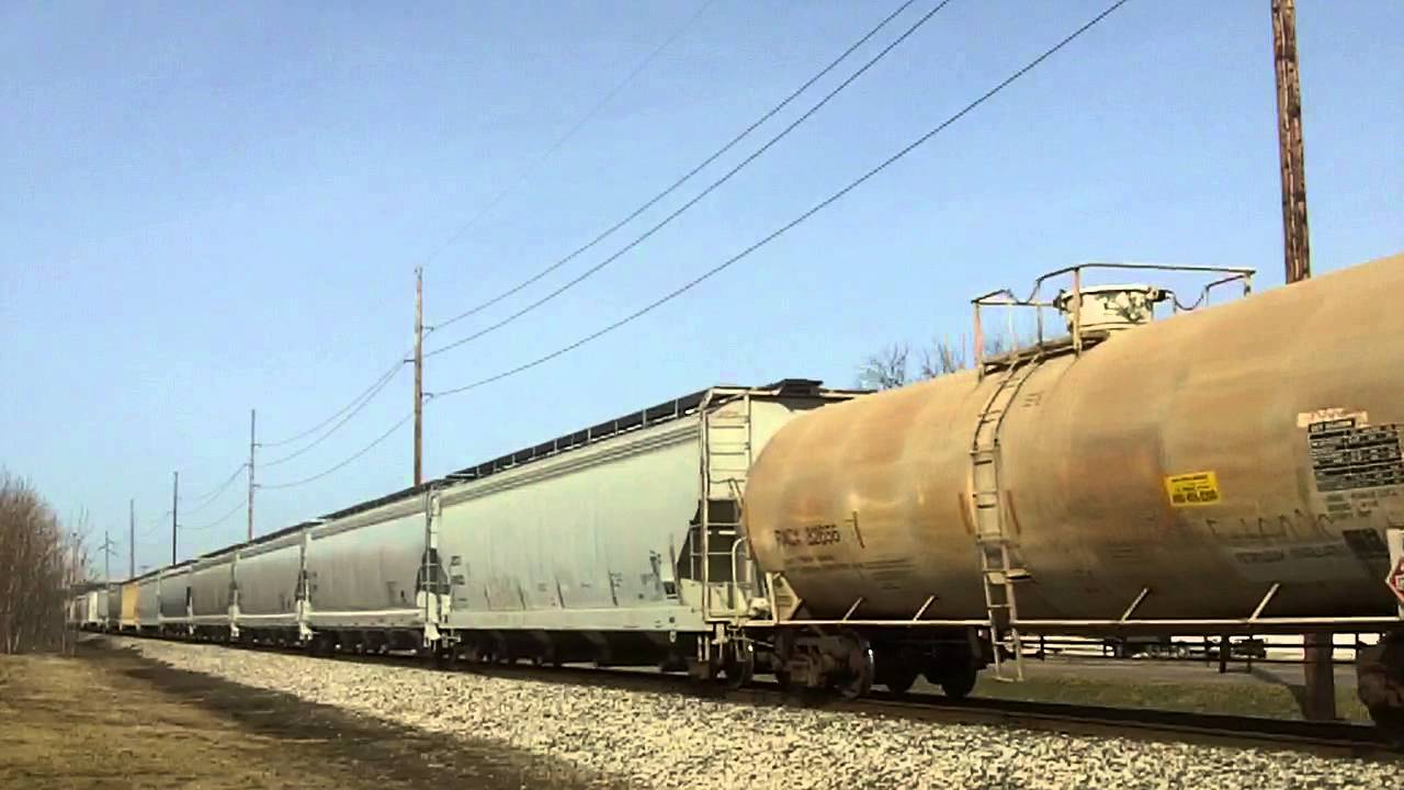 BNSF 2792 (ATSF) & 3132 (BN), Moline, IL - YouTube