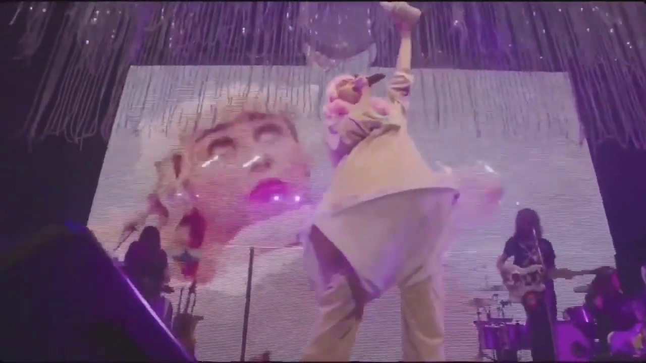 Miley Cyrus - BB Talk (Live at Milky Milky Milk Tour) [HD] - YouTube