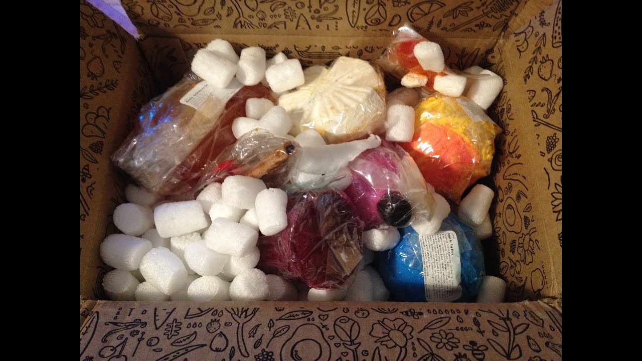 So Many Opened Lush Packages 😲 | Vlog 8 - YouTube