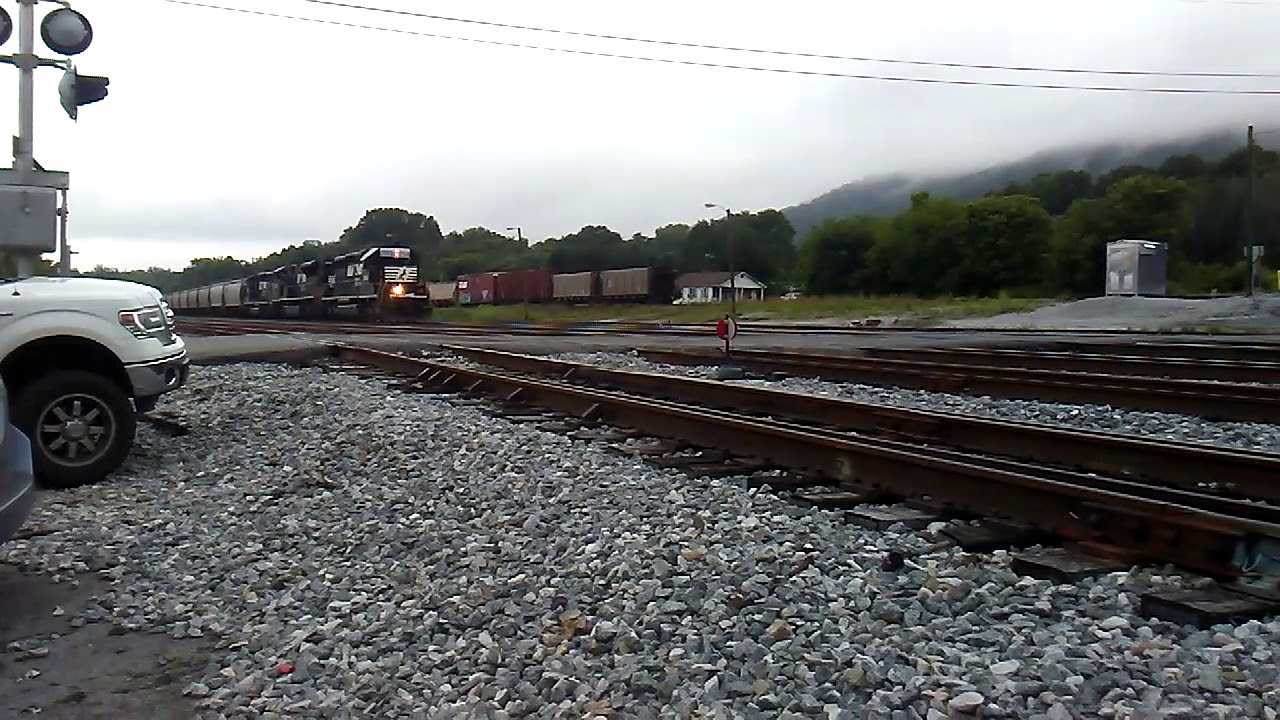 55E nb NS 3566, NS 7220 & NS 6100 at Emory gap Tn 26jun18 - YouTube