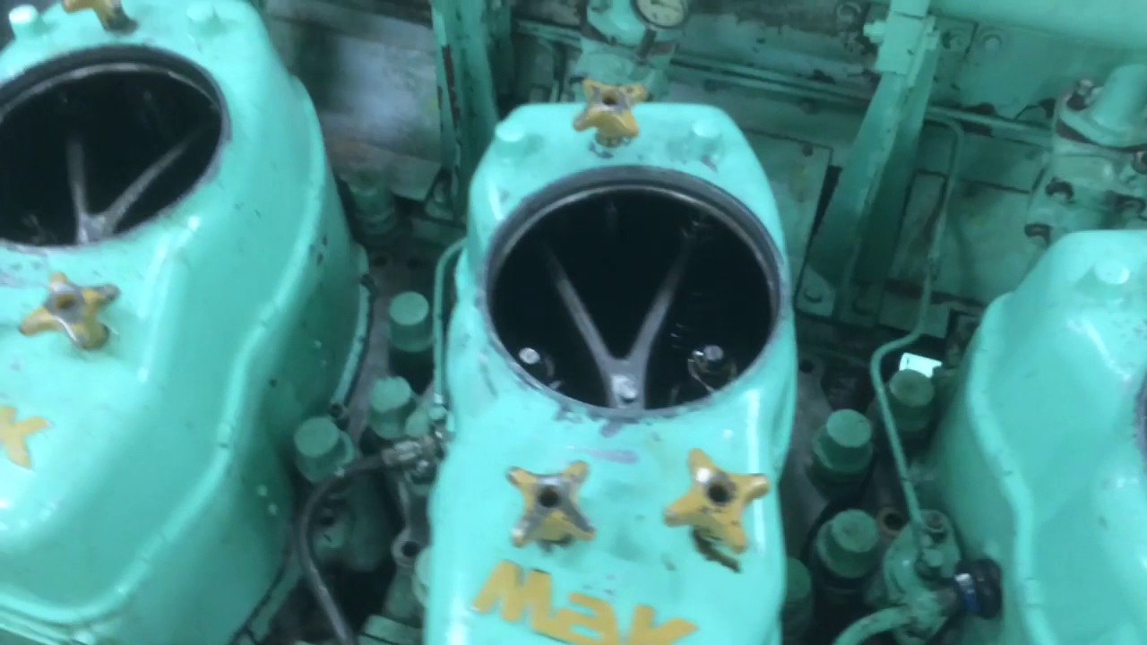 MAK 552C- Start up after major overhaul. - YouTube