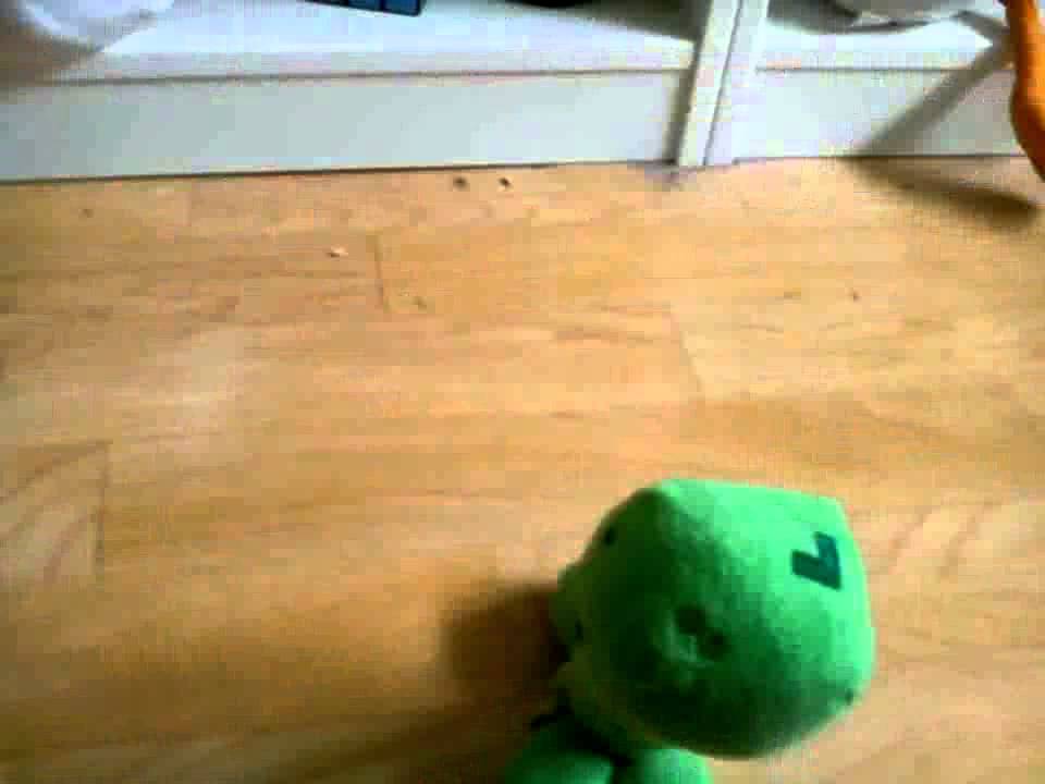 Walking creeper minecraft stop-motion - YouTube