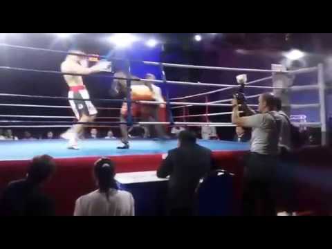 Zimbabwean boxer Manyuchi clowns around and gets knocked out - YouTube