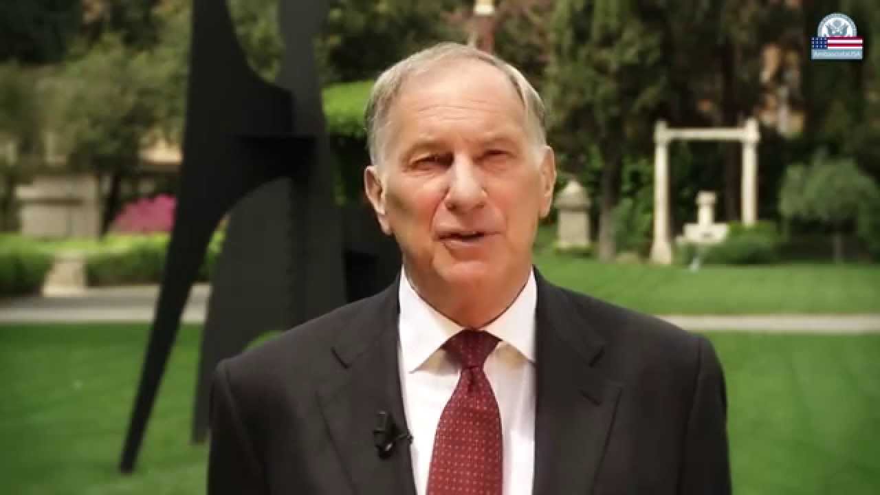 Intervista a John R. Phillips, Ambasciatore USA in Italia - YouTube