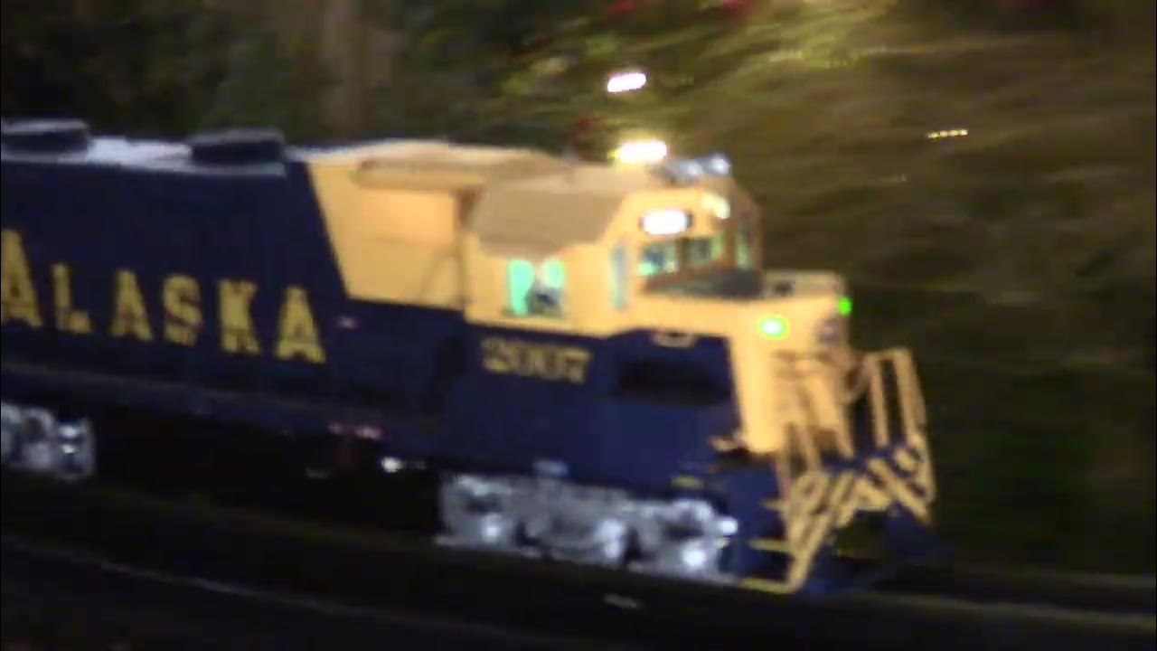 Monday Night at "A Longwood Christmas": Railfanning the Garden Railway - YouTube