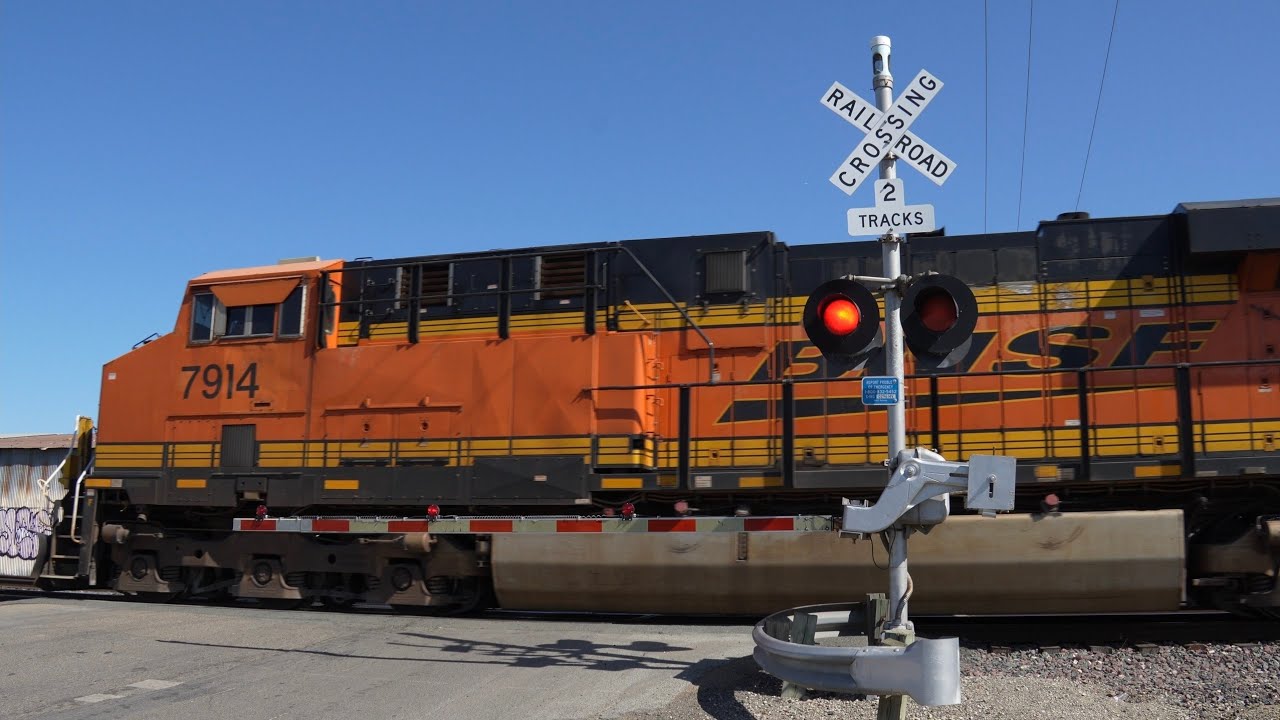 BNSF 7914 Yard Job Local West | S Madison St. Railroad Crossing ...