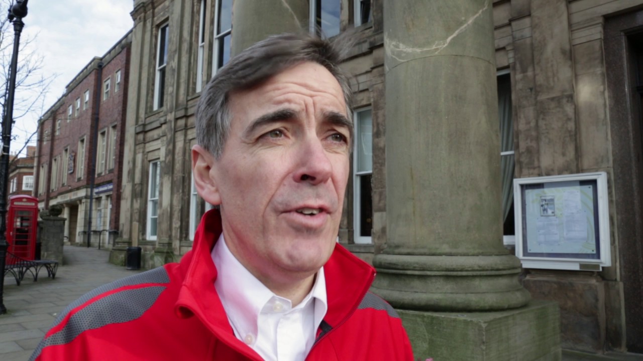 Macclesfield MP David Rutley talks about the benefits of cycling - YouTube