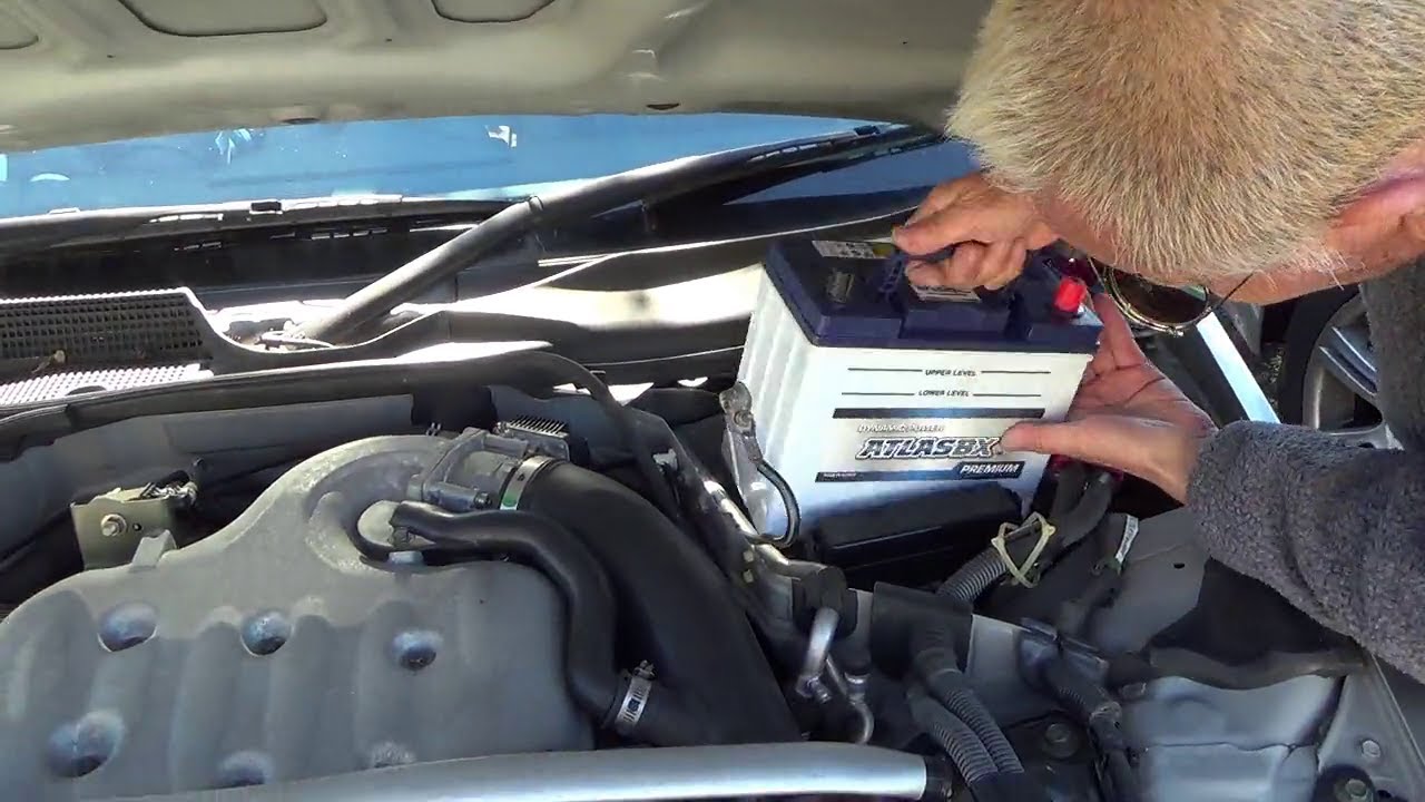 Battery Replacement Nissan 350Z (Z33)(2002) - YouTube
