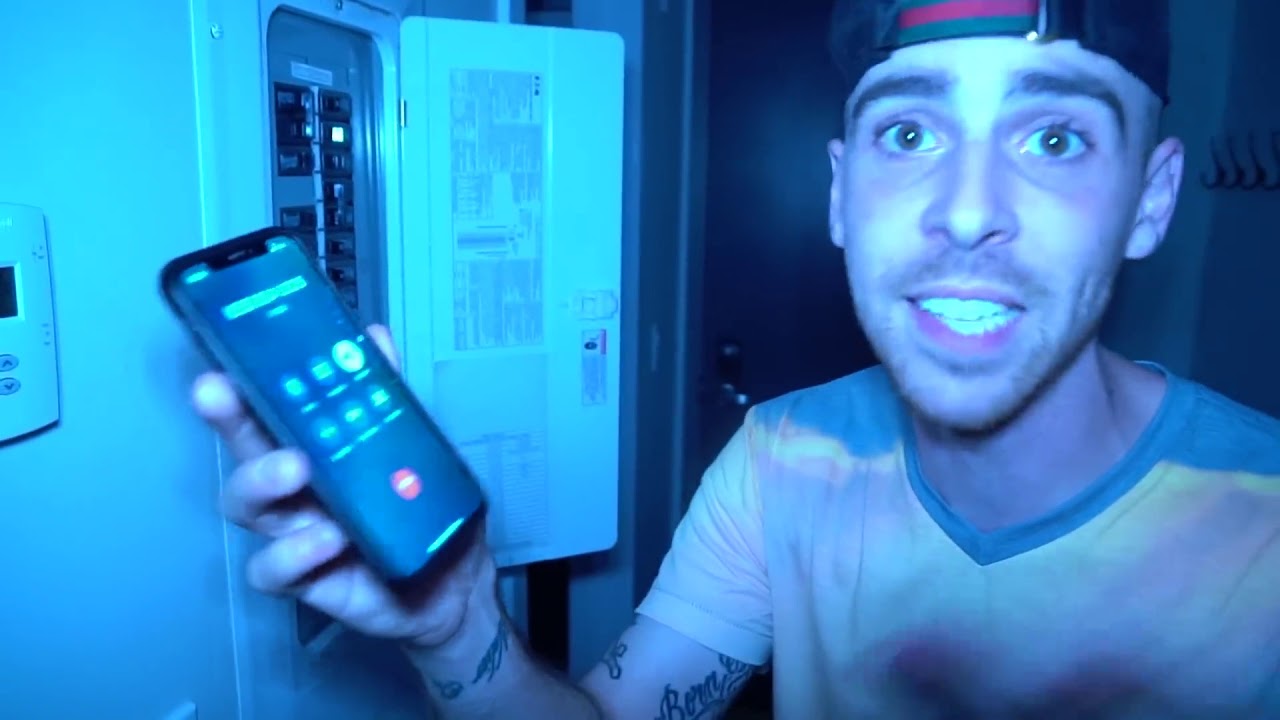 CALLING SMILE DOG ON FACETIME AT 3AM!! (THE SMILE DOG IS REAL 3:00 ...