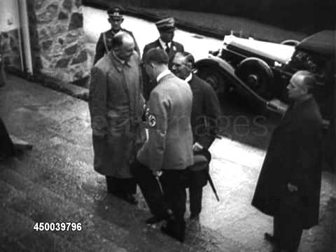 Hitler & Chamberlain Meet at Berchtesgaden - YouTube