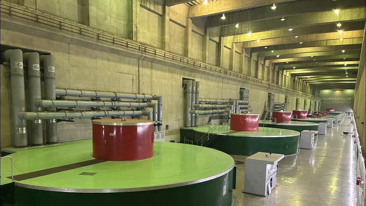 4888 MW hydroelectric power plant generator hall having 10 turbines ...