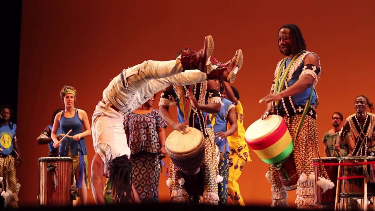Acrobat friends spontaneously take over stage at African drum concert ...