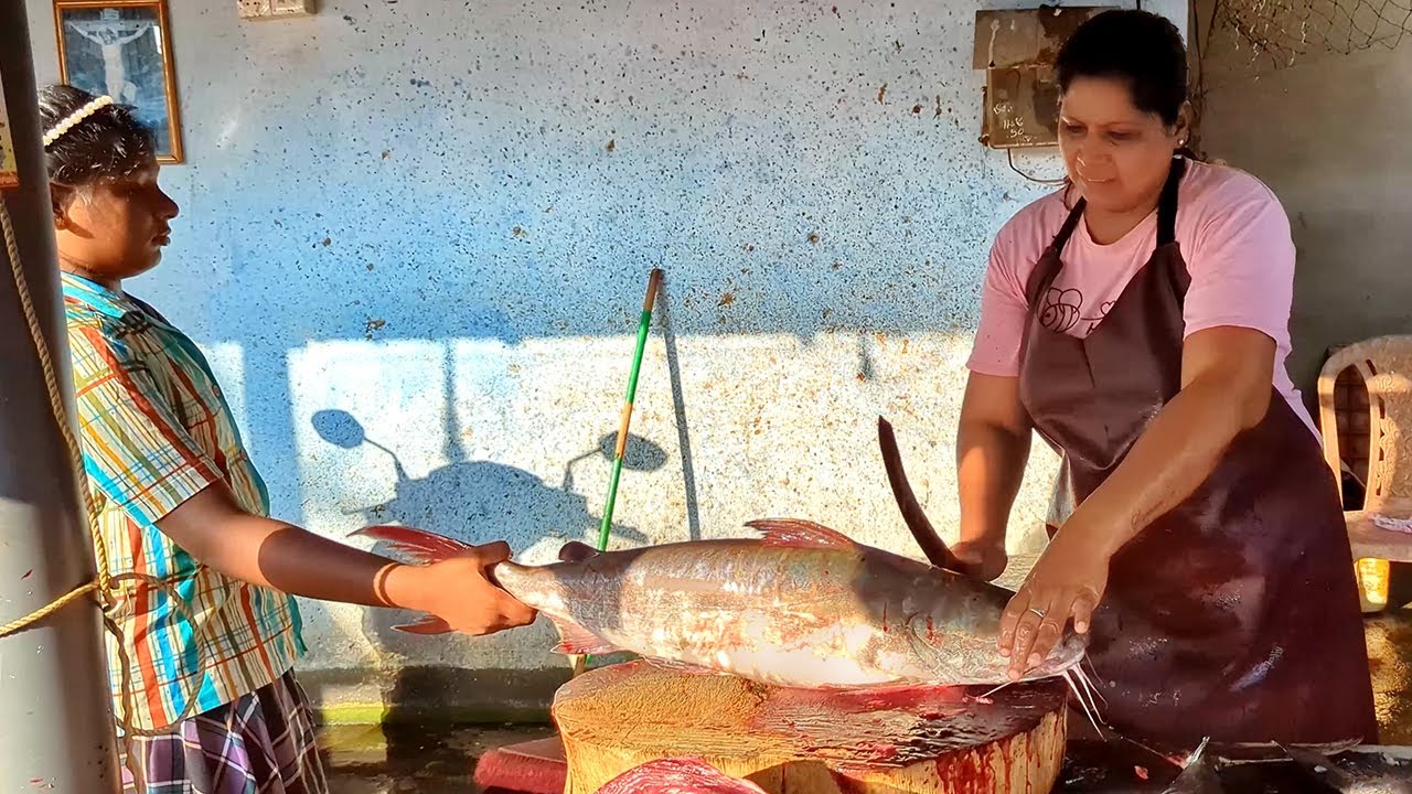Huge Testy Bagair Fish & Huge Fish Cutting By Strong Women | River ...
