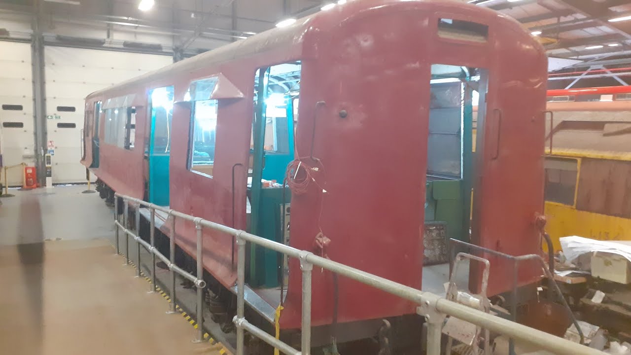 District Line - Q Stock Restoration - Two Carriages - 68063 & 4416 - at ...