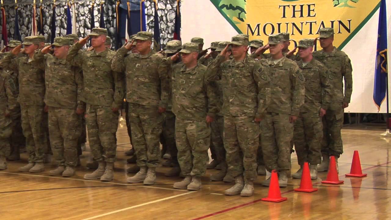 Soldier reunited with family, fiance at homecoming - YouTube