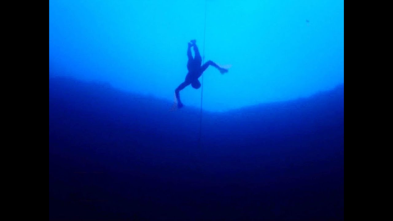 Death-defying free dives push boundaries - YouTube