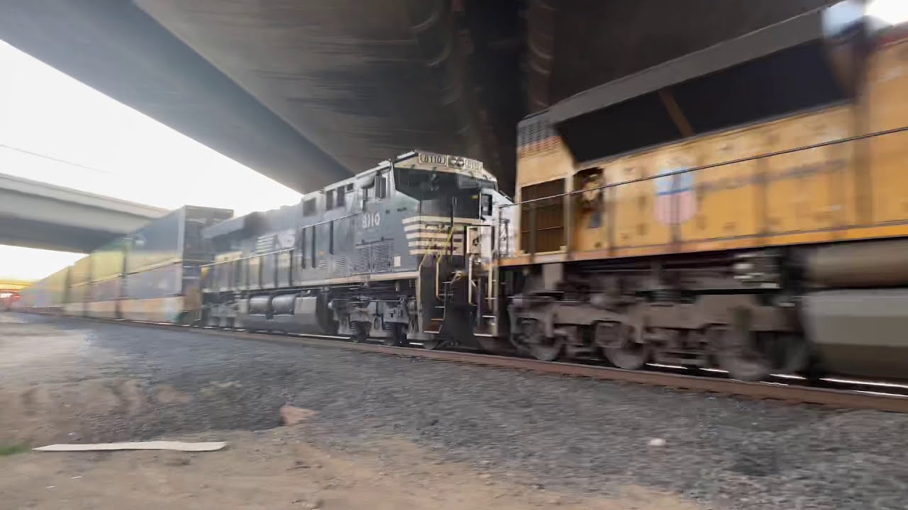 UP 8453 Leads IOACY With NS 8110 Through Sacramento, CA - YouTube