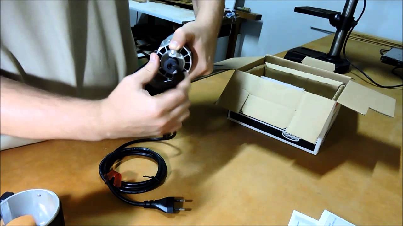 Tupia Makita RT0700C - Review - YouTube