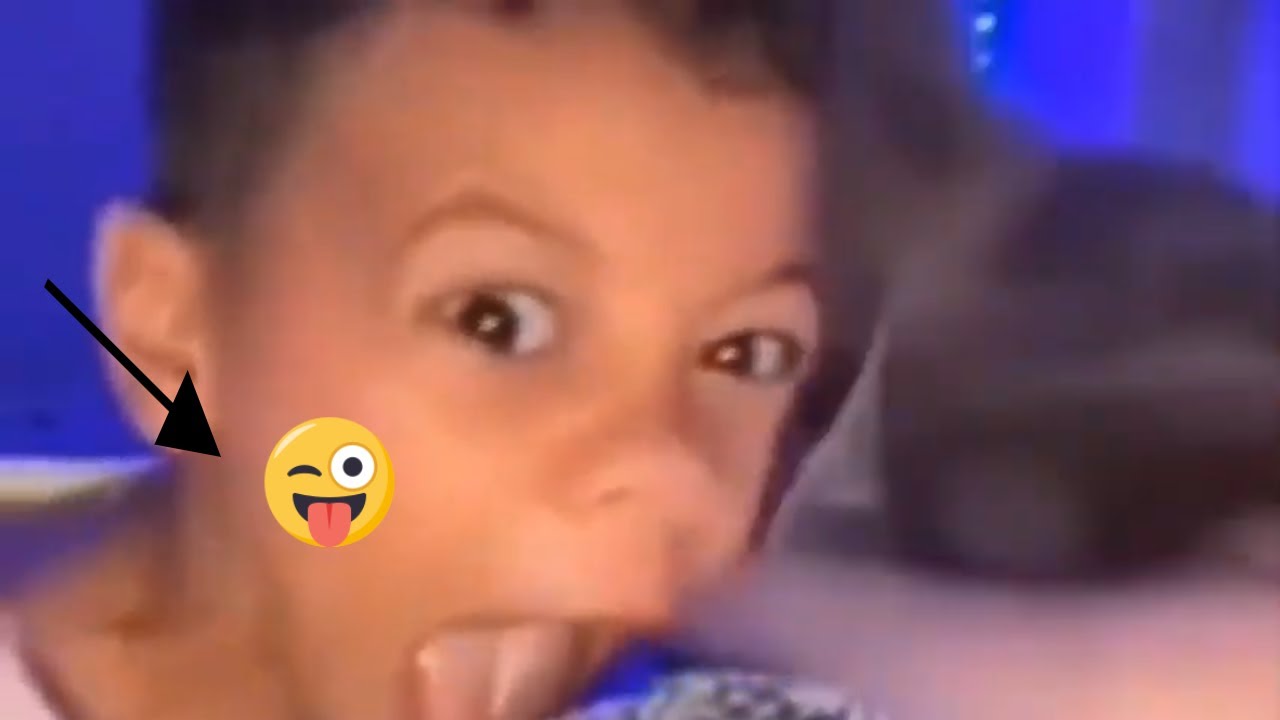 😊a kid screams into the microphone violently - YouTube