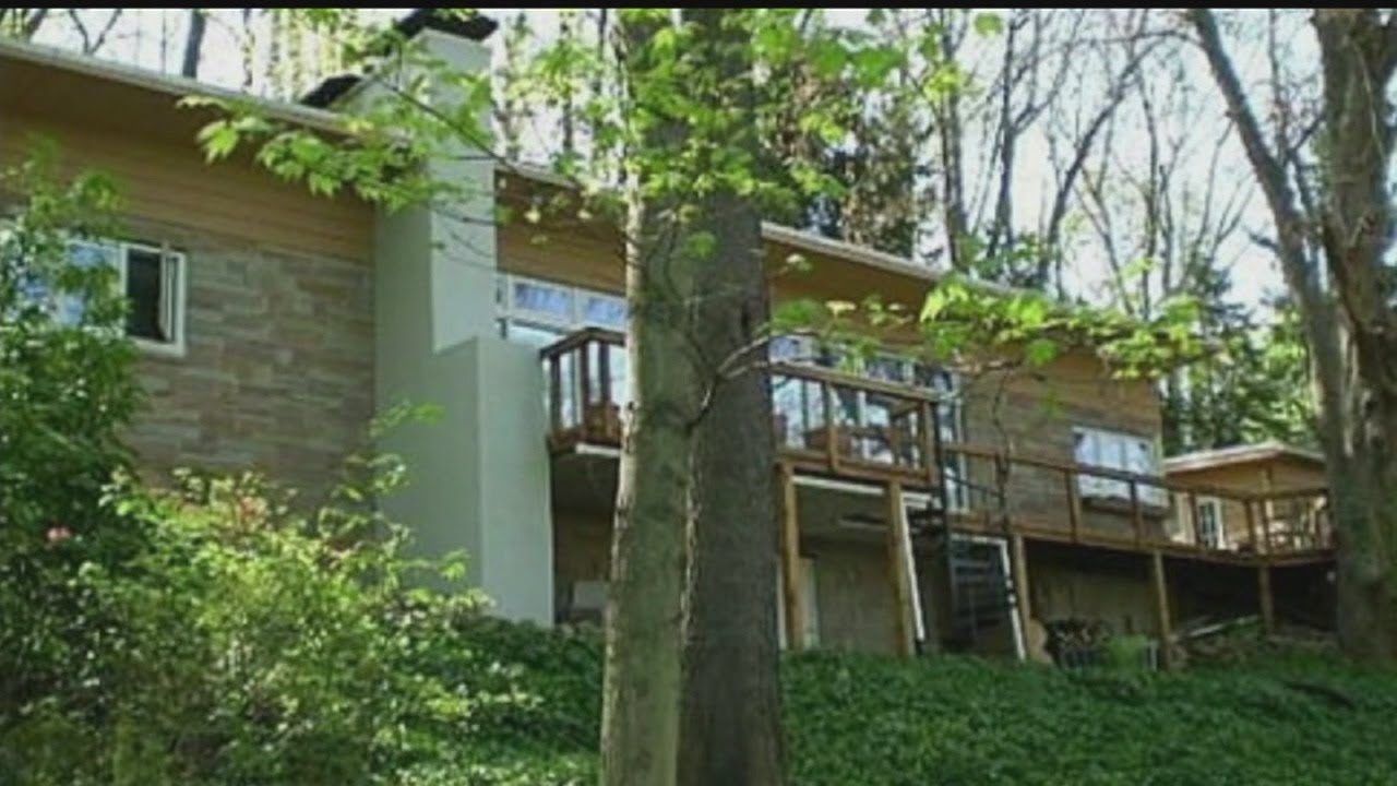 Serial killer house for sale - YouTube