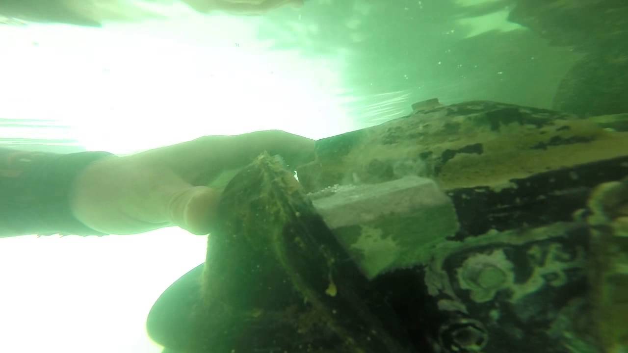 Volvo Penta XDP Zinc 110v voltage leak, zincs sizzling underwater ...