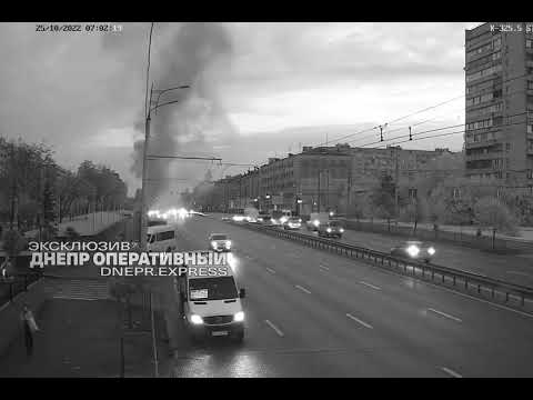 В Днепре на Слобожанском горела маршрутка 136 | Видео момента