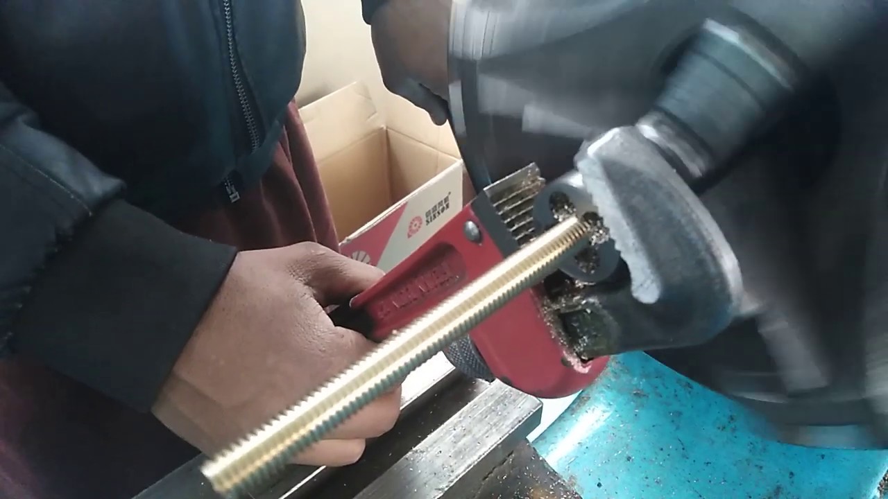 How to Make Threads Quickly on Brass using Lath Machine - YouTube