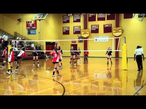 Jaelyn Jackson- Middle Blocker- #7