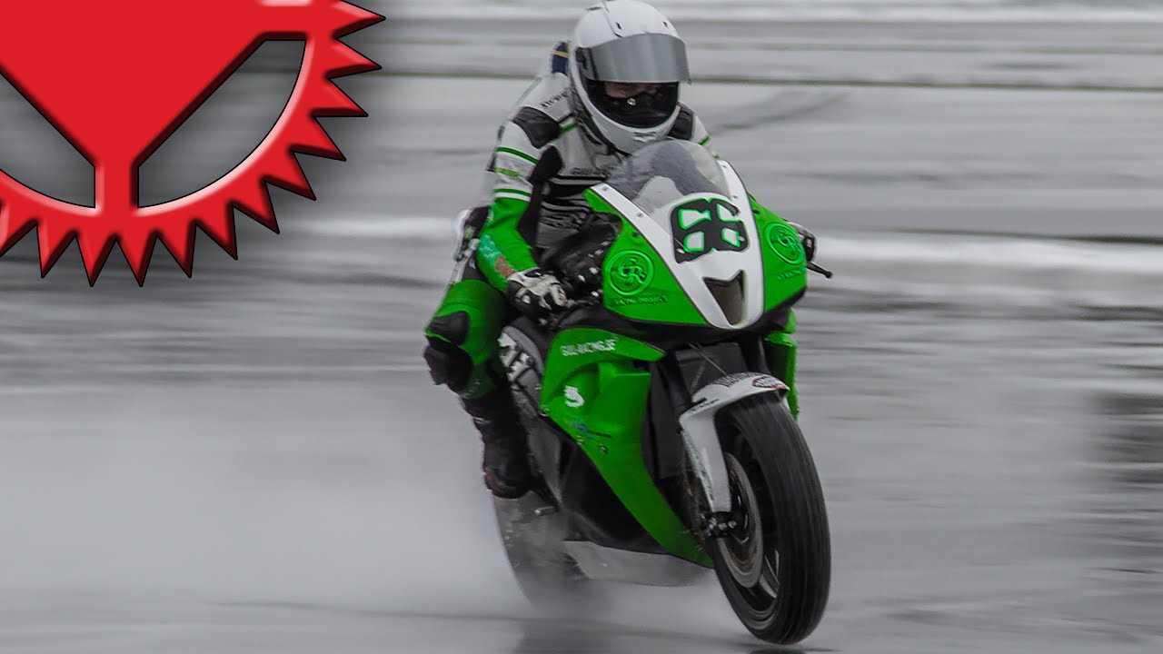 Motorcycle drifting on ice - YouTube