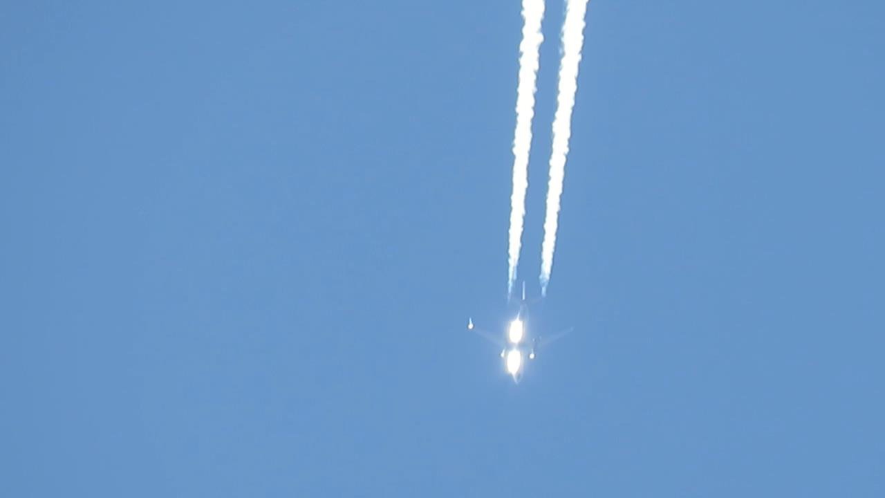 Shiny Plane Reflecting the Sun - YouTube