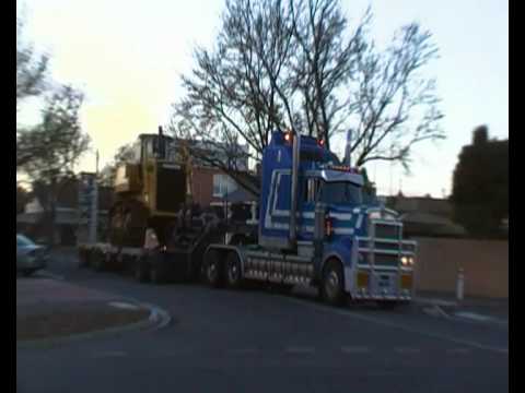 KENWORTH TRUCK HEAVY HAULAGE AUSTRALIA AT ELMORE IN 2011 - YouTube