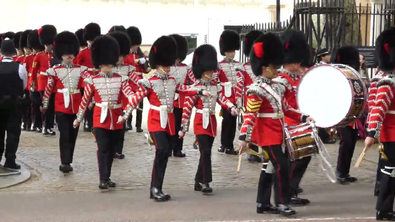 Band of the Coldstream Guards and Coldstream Guards - YouTube