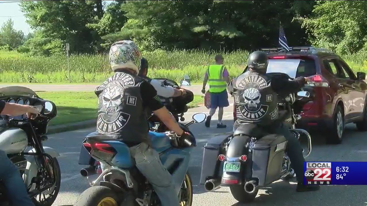 Dozens show support for VT law enforcement with parade - YouTube