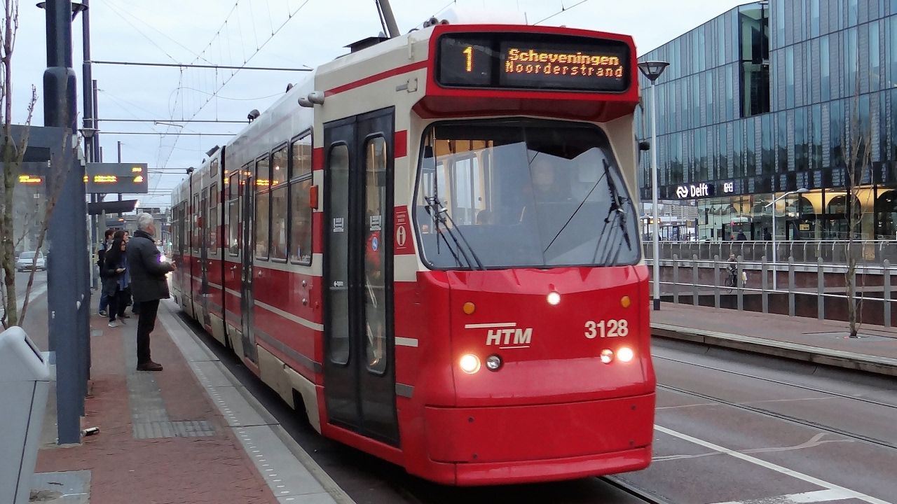 HTM GTL-8 tram 3128 vertrekt van station Delft - YouTube