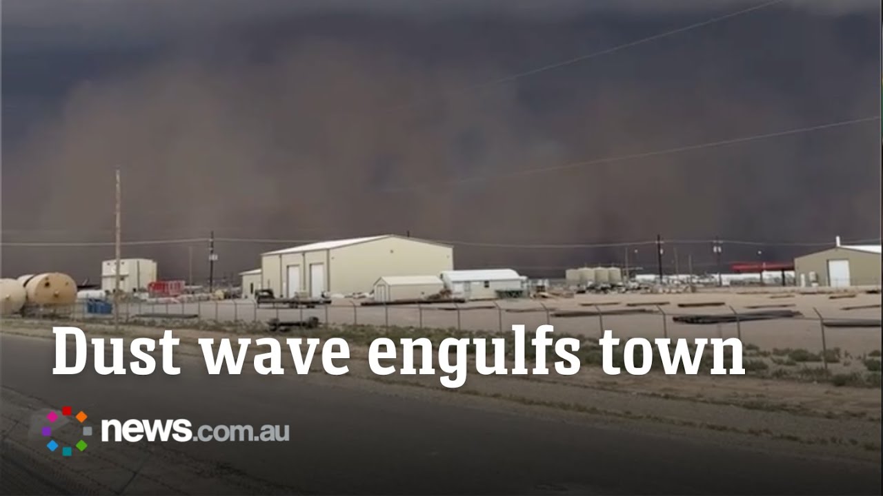 Massive wall of dust surrounds Texas town - YouTube
