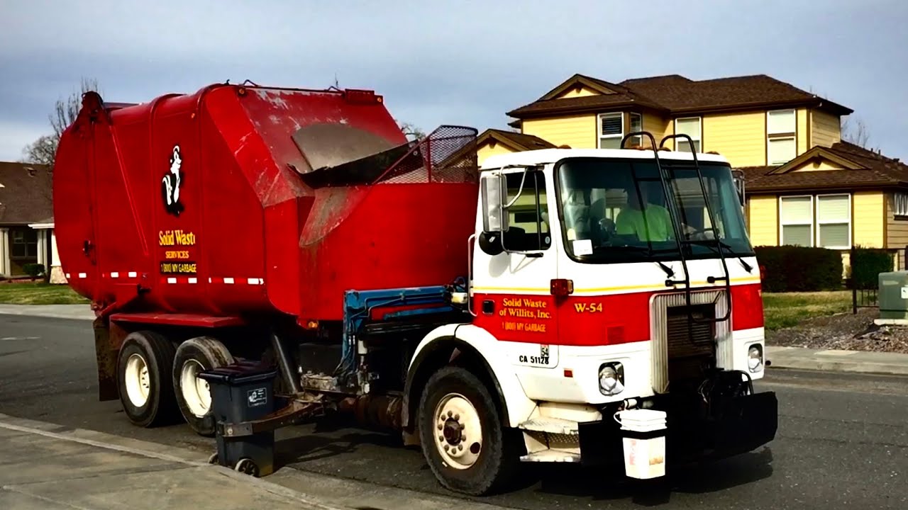Volvo WX42 - Rapid Rail Garbage Truck In the Day and Night - YouTube