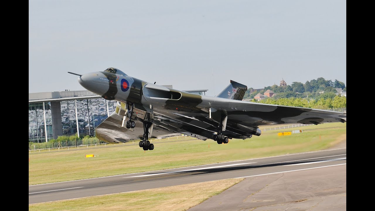 Vulcan XH558, Farnborough Airshow 2014 - YouTube