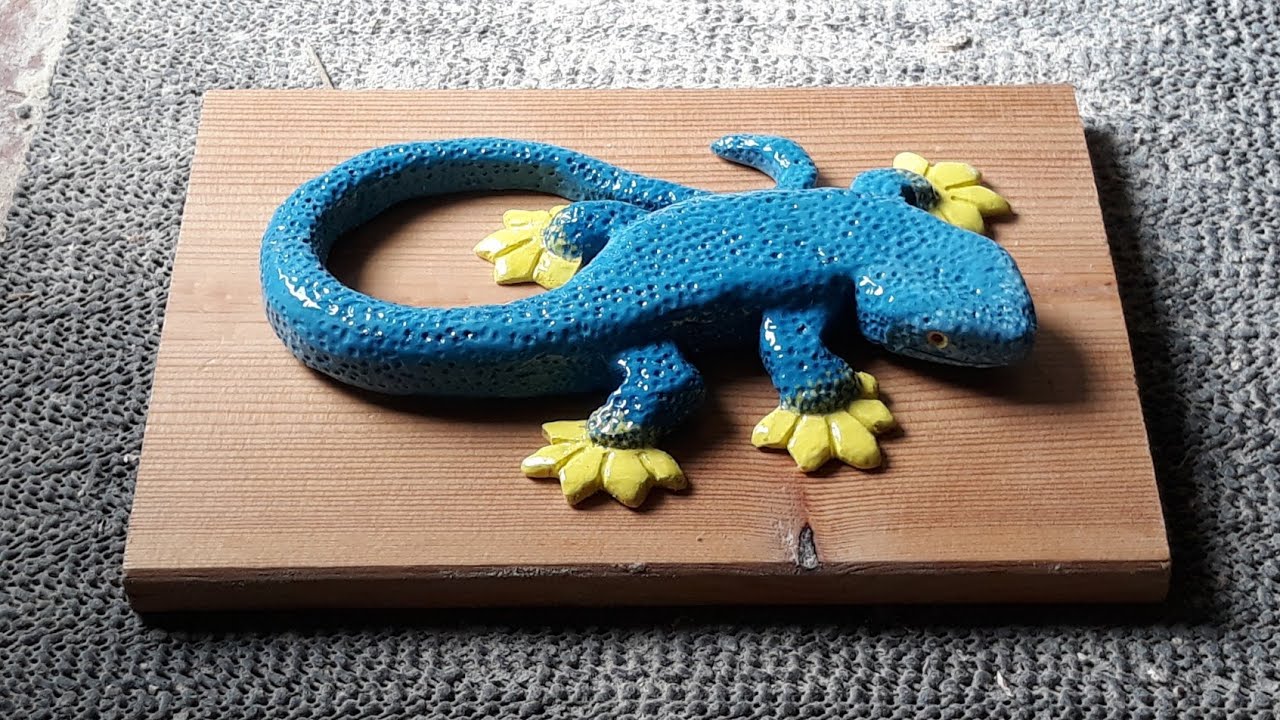 Small Lizard Carving, from fencing wood - YouTube