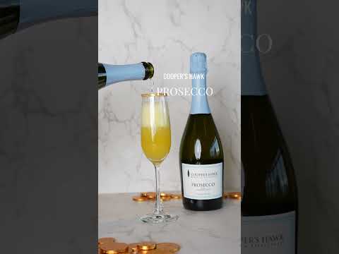 How to make a Lucky Mimosa | Blue Curaçao, Orange Juice and Prosecco