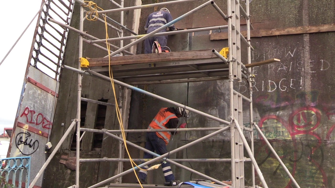 Banksy removal - YouTube